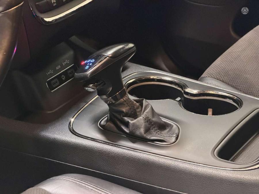 White Dodge Durango 2020 in Vilnius, with an engine capacity of 3.60 L and mileage of 193 thousand km for 18300 €, photo 13 on AUTOMOTO.COM.LV