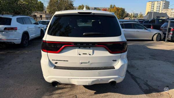White Dodge Durango 2020 in Ukmerge, with an engine capacity of 5.65 L and mileage of 97 thousand km for 9799 €, photo 3 on AUTOMOTO.COM.LV