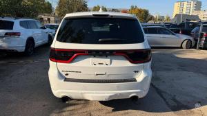 White Dodge Durango 2020 in Ukmerge, with an engine capacity of 5.65 L and mileage of 97 thousand km for 9799 €, photo 3 on AUTOMOTO.COM.LV