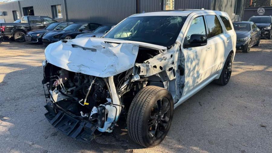 White Dodge Durango 2020 in Ukmerge, with an engine capacity of 5.65 L and mileage of 97 thousand km for 9799 €, photo 7 on AUTOMOTO.COM.LV