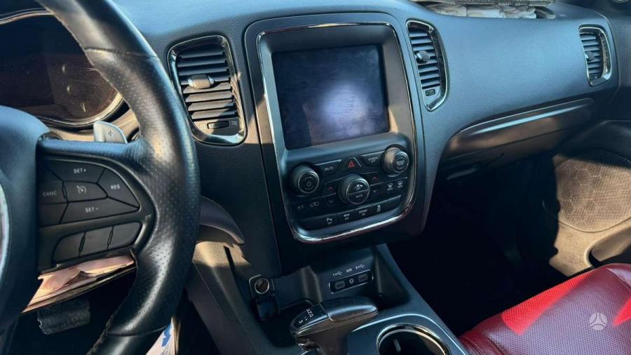 White Dodge Durango 2020 in Ukmerge, with an engine capacity of 5.65 L and mileage of 97 thousand km for 9799 €, photo 15 on AUTOMOTO.COM.LV