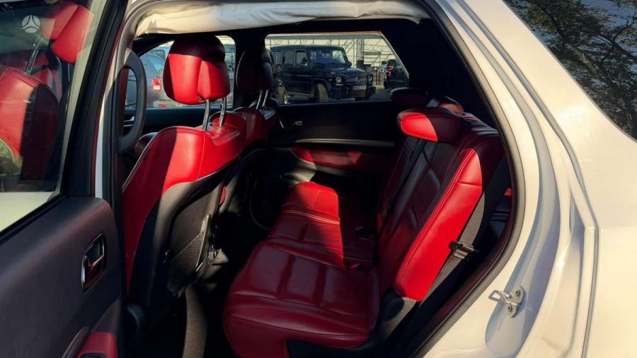 White Dodge Durango 2020 in Ukmerge, with an engine capacity of 5.65 L and mileage of 97 thousand km for 9799 €, photo 16 on AUTOMOTO.COM.LV