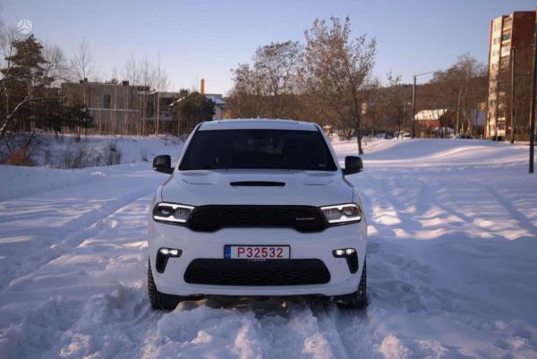 White Dodge Durango 2021 in Kaunas, with an engine capacity of 5.65 L and mileage of 69 thousand km for 36800 €, photo 1 on AUTOMOTO.COM.LV