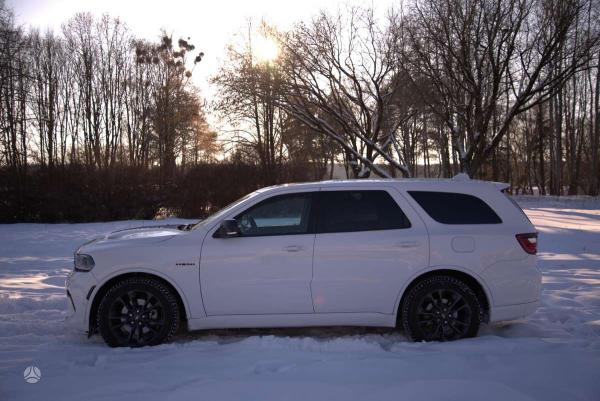 White Dodge Durango 2021 in Kaunas, with an engine capacity of 5.65 L and mileage of 69 thousand km for 36800 €, photo 4 on AUTOMOTO.COM.LV