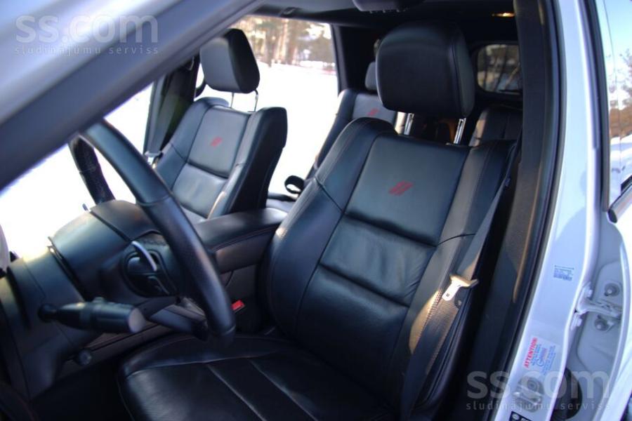 White Dodge Durango 2021 in Kaunas, with an engine capacity of 5.70 L and mileage of 71 thousand km for 35000 €, photo 17 on AUTOMOTO.COM.LV