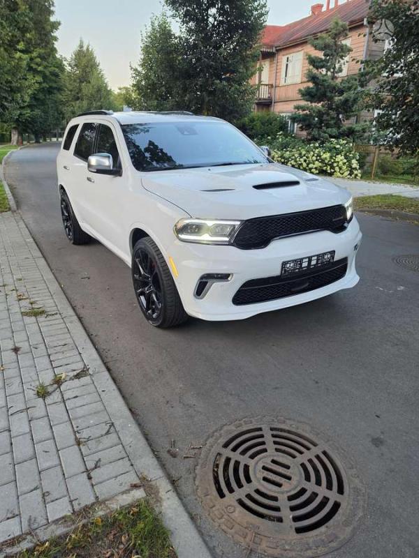 White Dodge Durango 2021 in Kaunas, with an engine capacity of 3.60 L and mileage of 21 thousand km for 24900 €, photo 1 on AUTOMOTO.COM.LV