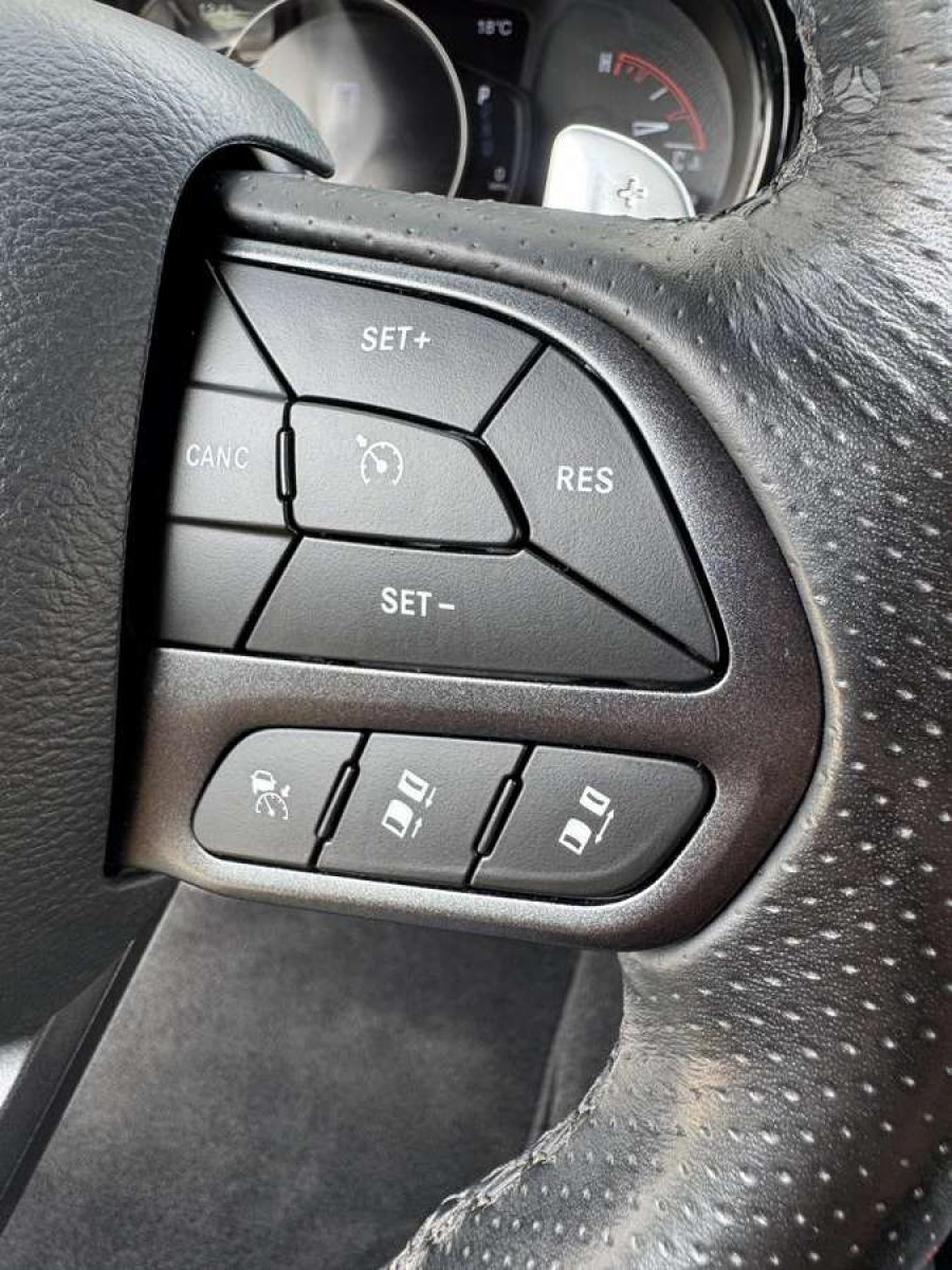 White Dodge Durango 2021 in Klaipeda, with an engine capacity of 5.65 L and mileage of 139 thousand km for 29000 €, photo 14 on AUTOMOTO.COM.LV