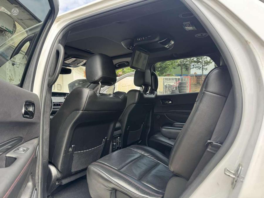 White Dodge Durango 2021 in Klaipeda, with an engine capacity of 5.65 L and mileage of 139 thousand km for 29000 €, photo 18 on AUTOMOTO.COM.LV