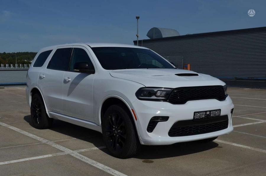 White Dodge Durango 2021 in Vilnius, with an engine capacity of 3.60 L and mileage of 122 thousand km for 22800 €, photo 1 on AUTOMOTO.COM.LV