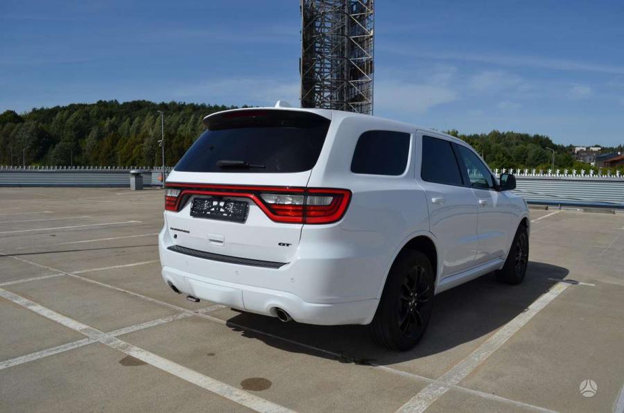 White Dodge Durango 2021 in Vilnius, with an engine capacity of 3.60 L and mileage of 122 thousand km for 22800 €, photo 6 on AUTOMOTO.COM.LV