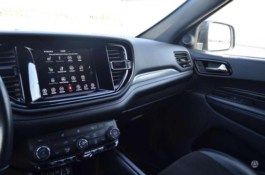 White Dodge Durango 2021 in Vilnius, with an engine capacity of 3.60 L and mileage of 122 thousand km for 22800 €, photo 13 on AUTOMOTO.COM.LV