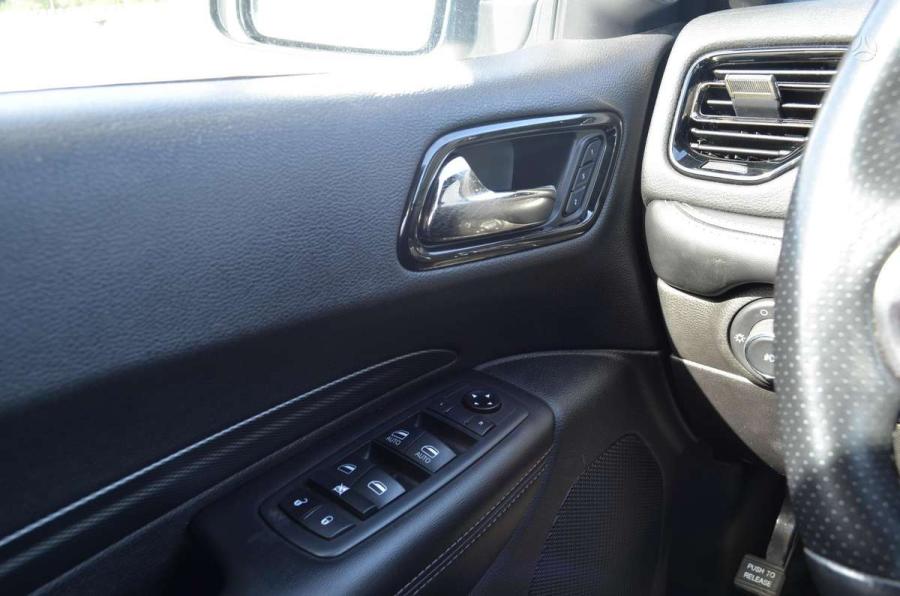 White Dodge Durango 2021 in Vilnius, with an engine capacity of 3.60 L and mileage of 122 thousand km for 22800 €, photo 14 on AUTOMOTO.COM.LV