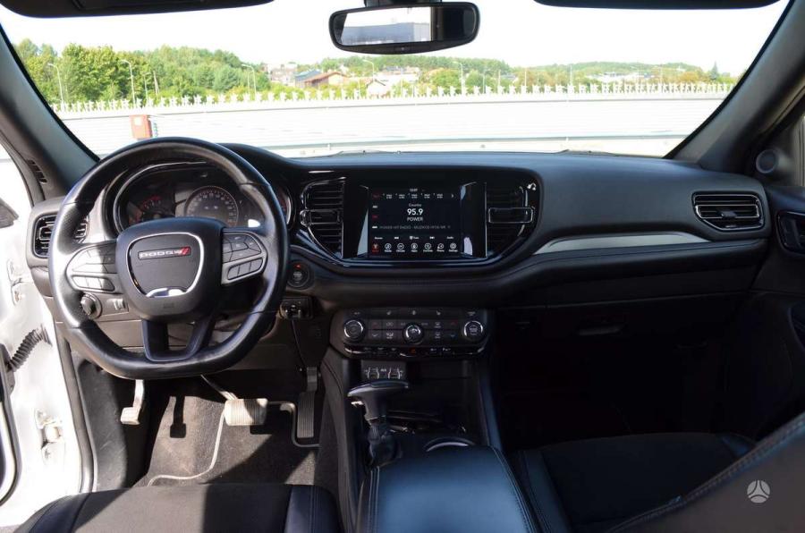 White Dodge Durango 2021 in Vilnius, with an engine capacity of 3.60 L and mileage of 122 thousand km for 22800 €, photo 16 on AUTOMOTO.COM.LV