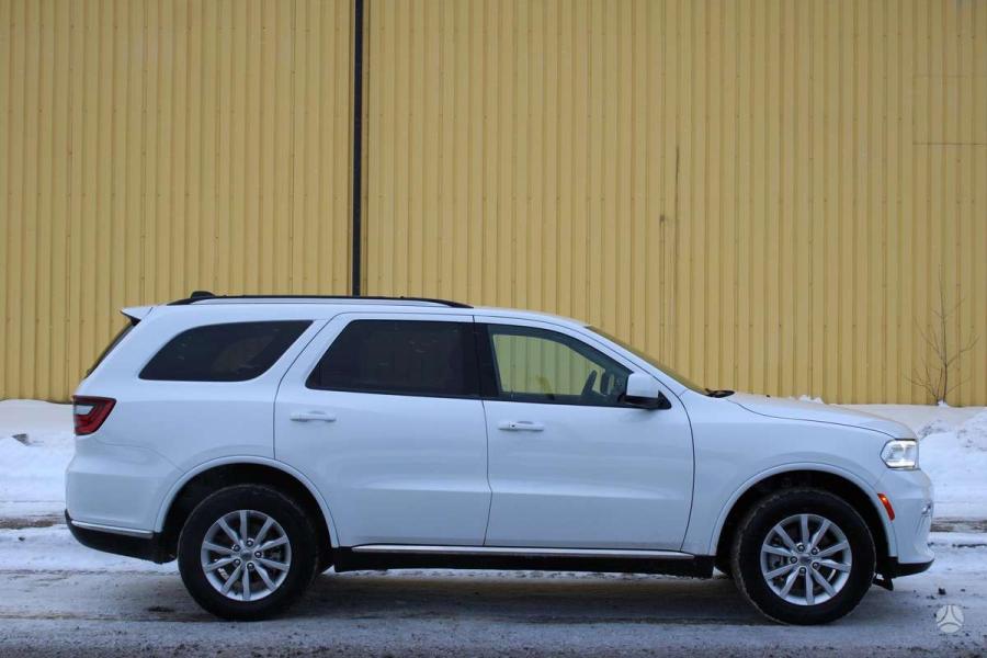 White Dodge Durango 2022 in Vilnius, with an engine capacity of 3.60 L and mileage of 82 thousand km for 24999 €, photo 8 on AUTOMOTO.COM.LV