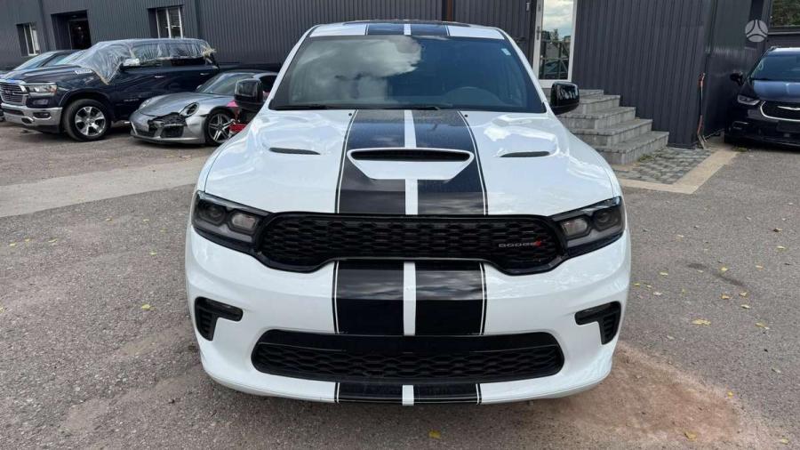White Dodge Durango 2022 in Ukmerge, with an engine capacity of 3.60 L and mileage of 44 thousand km for 27999 €, photo 3 on AUTOMOTO.COM.LV