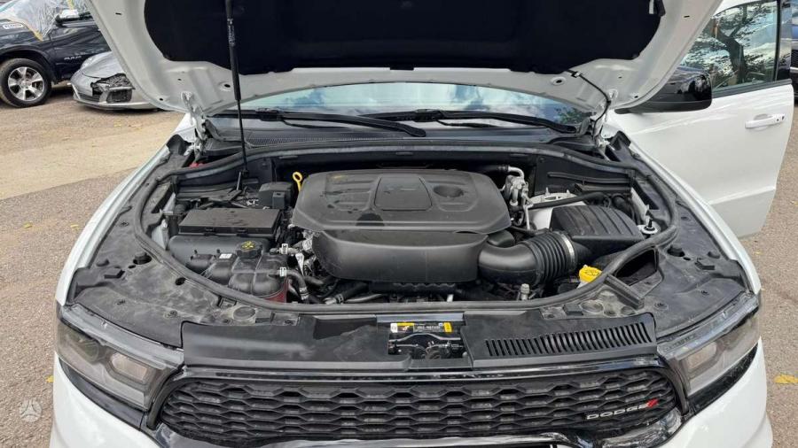 White Dodge Durango 2022 in Ukmerge, with an engine capacity of 3.60 L and mileage of 44 thousand km for 27999 €, photo 4 on AUTOMOTO.COM.LV