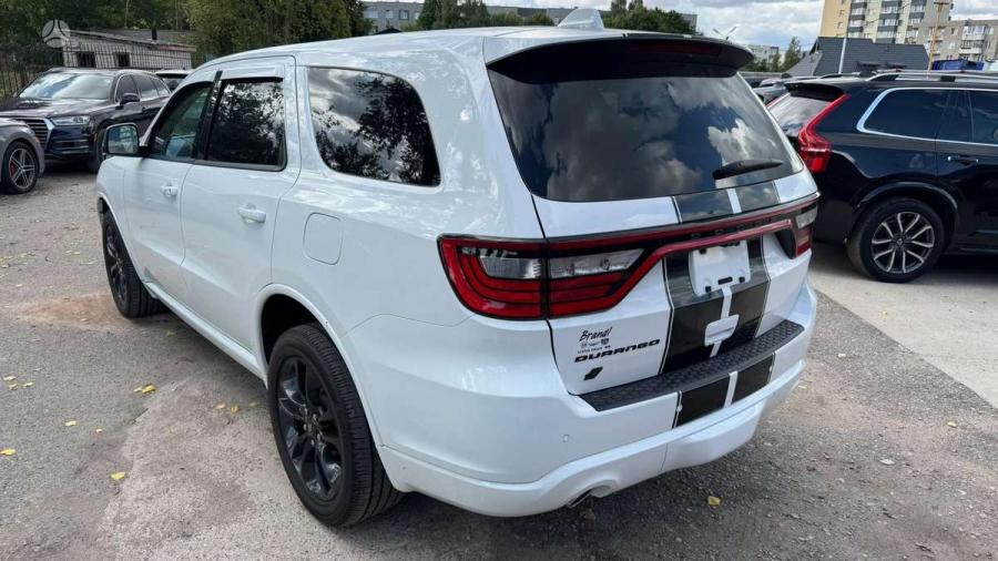 White Dodge Durango 2022 in Ukmerge, with an engine capacity of 3.60 L and mileage of 44 thousand km for 27999 €, photo 7 on AUTOMOTO.COM.LV
