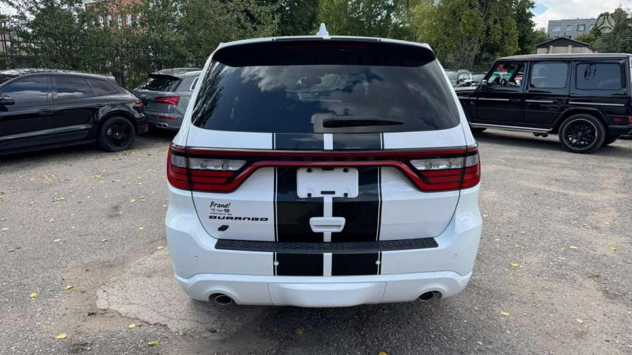 White Dodge Durango 2022 in Ukmerge, with an engine capacity of 3.60 L and mileage of 44 thousand km for 27999 €, photo 8 on AUTOMOTO.COM.LV