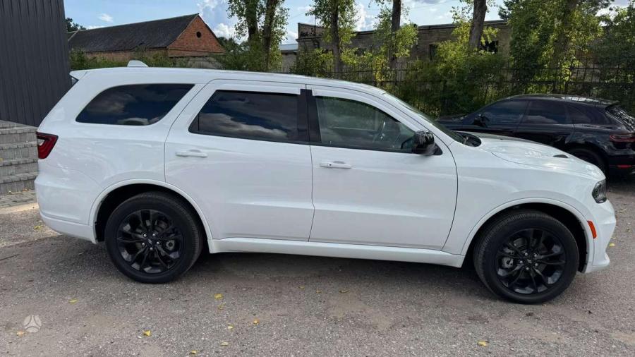 White Dodge Durango 2022 in Ukmerge, with an engine capacity of 3.60 L and mileage of 44 thousand km for 27999 €, photo 11 on AUTOMOTO.COM.LV