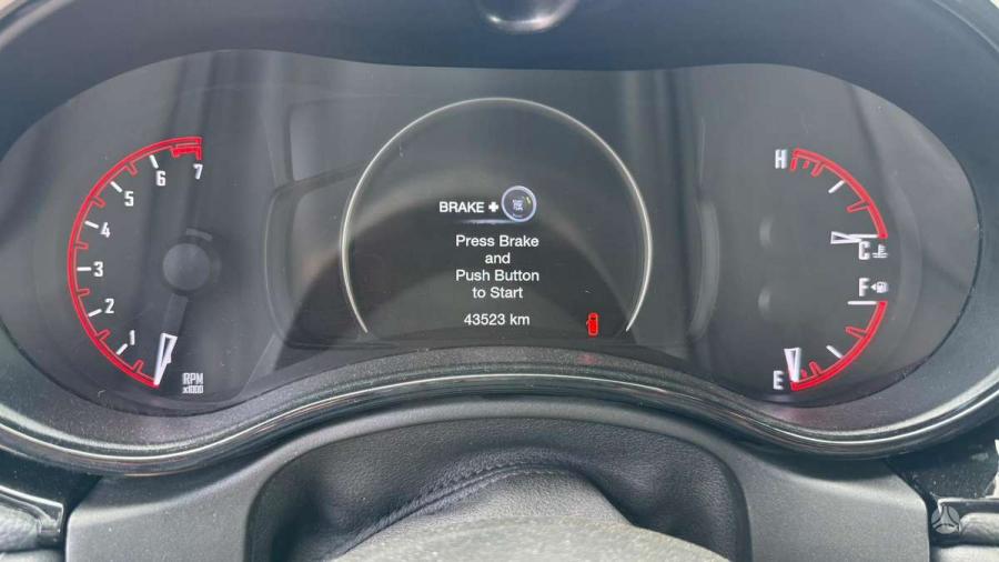 White Dodge Durango 2022 in Ukmerge, with an engine capacity of 3.60 L and mileage of 44 thousand km for 27999 €, photo 14 on AUTOMOTO.COM.LV