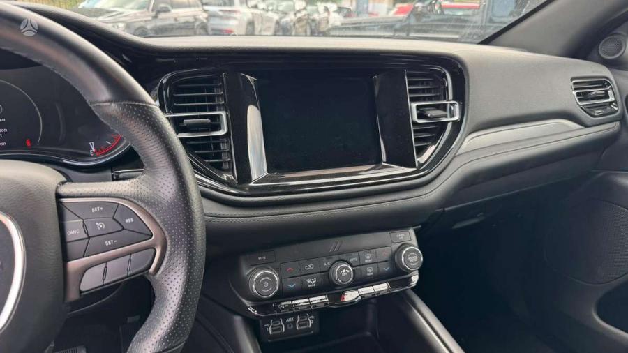 White Dodge Durango 2022 in Ukmerge, with an engine capacity of 3.60 L and mileage of 44 thousand km for 27999 €, photo 15 on AUTOMOTO.COM.LV