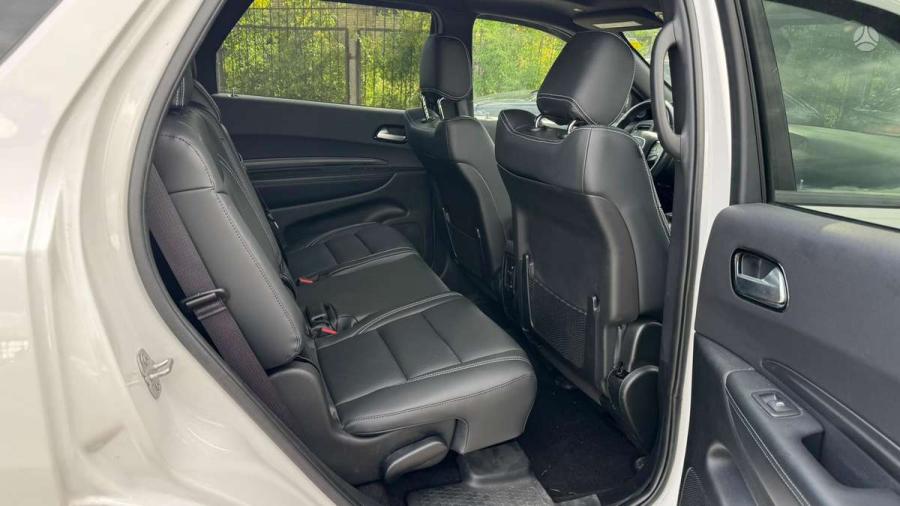 White Dodge Durango 2022 in Ukmerge, with an engine capacity of 3.60 L and mileage of 44 thousand km for 27999 €, photo 18 on AUTOMOTO.COM.LV