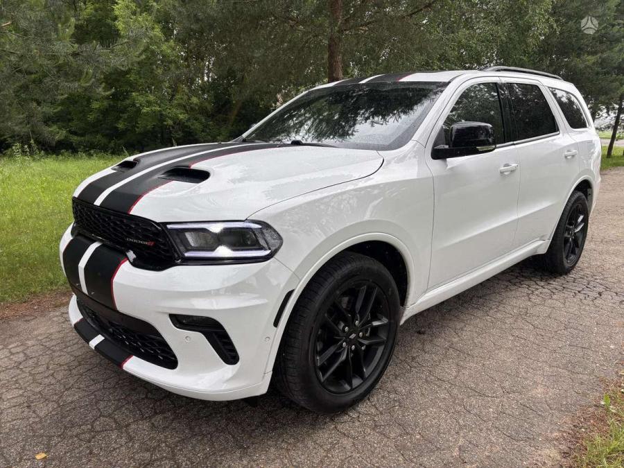 White Dodge Durango 2022 in Panevezys, with an engine capacity of 5.70 L and mileage of 49 thousand km for 29900 €, photo 1 on AUTOMOTO.COM.LV