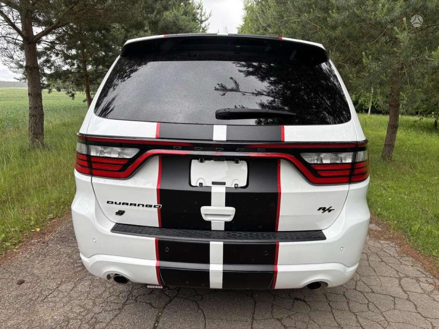 White Dodge Durango 2022 in Panevezys, with an engine capacity of 5.70 L and mileage of 49 thousand km for 29900 €, photo 3 on AUTOMOTO.COM.LV