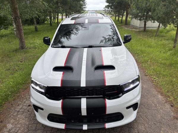 White Dodge Durango 2022 in Panevezys, with an engine capacity of 5.70 L and mileage of 49 thousand km for 29900 €, photo 3 on AUTOMOTO.COM.LV