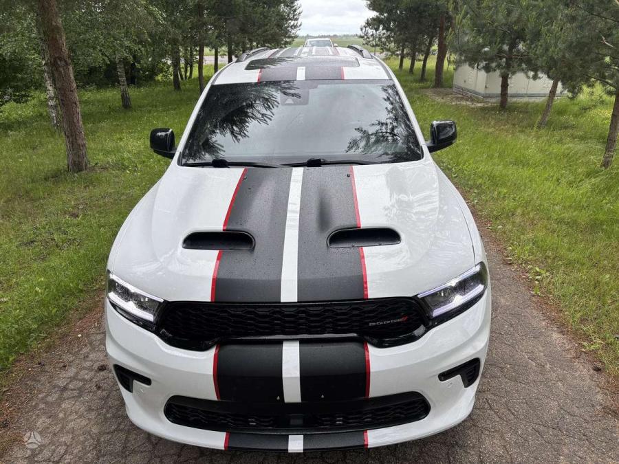 White Dodge Durango 2022 in Panevezys, with an engine capacity of 5.70 L and mileage of 49 thousand km for 29900 €, photo 4 on AUTOMOTO.COM.LV