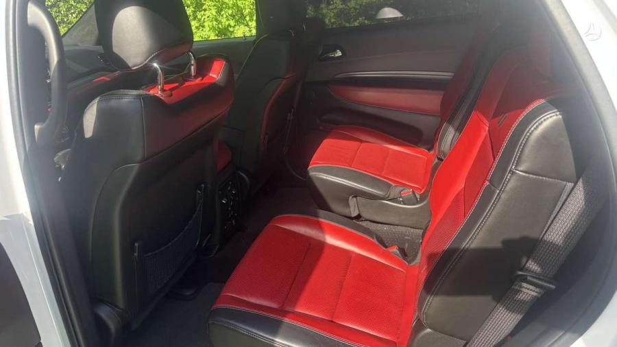 White Dodge Durango 2022 in Panevezys, with an engine capacity of 5.70 L and mileage of 49 thousand km for 29900 €, photo 9 on AUTOMOTO.COM.LV