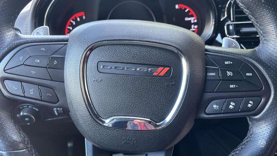 White Dodge Durango 2022 in Panevezys, with an engine capacity of 5.70 L and mileage of 49 thousand km for 29900 €, photo 18 on AUTOMOTO.COM.LV