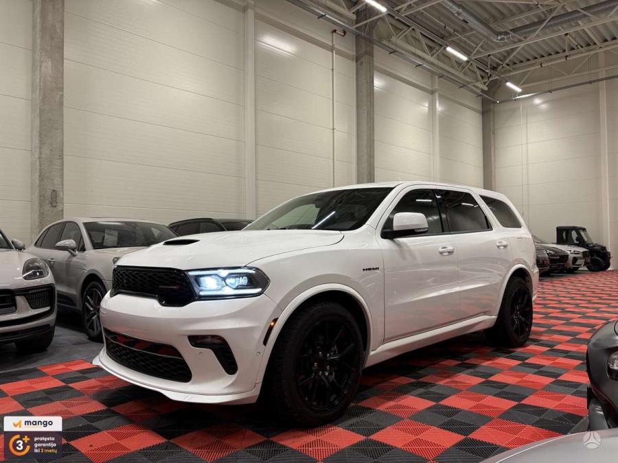 White Dodge Durango 2022 in Vilnius, with an engine capacity of 5.65 L and mileage of 104 thousand km for 36500 €, photo 1 on AUTOMOTO.COM.LV