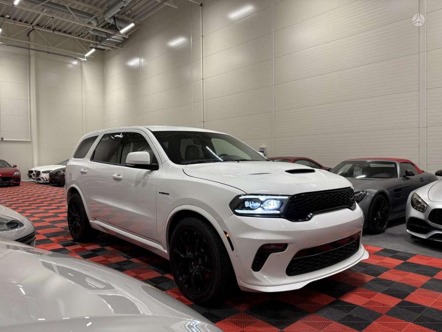 White Dodge Durango 2022 in Vilnius, with an engine capacity of 5.65 L and mileage of 104 thousand km for 36500 €, photo 4 on AUTOMOTO.COM.LV