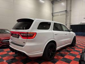 White Dodge Durango 2022 in Vilnius, with an engine capacity of 5.65 L and mileage of 104 thousand km for 36500 €, photo 5 on AUTOMOTO.COM.LV