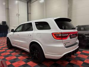 White Dodge Durango 2022 in Vilnius, with an engine capacity of 5.65 L and mileage of 104 thousand km for 36500 €, photo 7 on AUTOMOTO.COM.LV