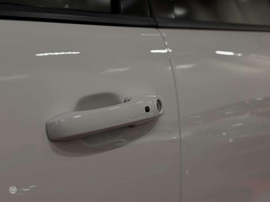White Dodge Durango 2022 in Vilnius, with an engine capacity of 5.65 L and mileage of 104 thousand km for 36500 €, photo 11 on AUTOMOTO.COM.LV