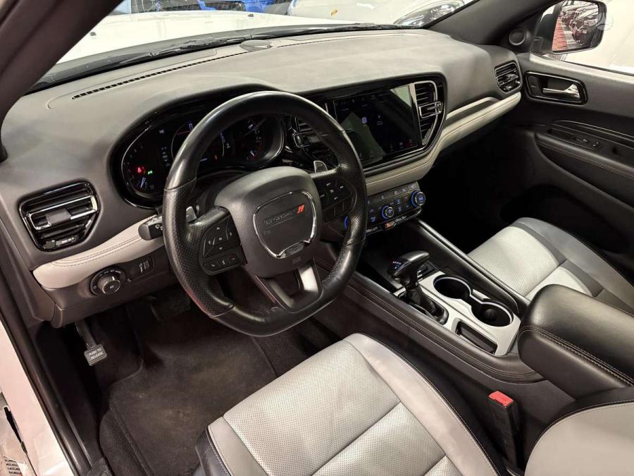 White Dodge Durango 2022 in Vilnius, with an engine capacity of 5.65 L and mileage of 104 thousand km for 36500 €, photo 12 on AUTOMOTO.COM.LV