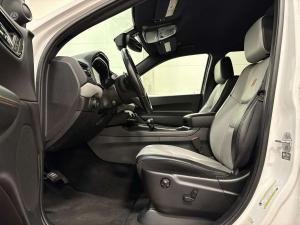 White Dodge Durango 2022 in Vilnius, with an engine capacity of 5.65 L and mileage of 104 thousand km for 36500 €, photo 14 on AUTOMOTO.COM.LV