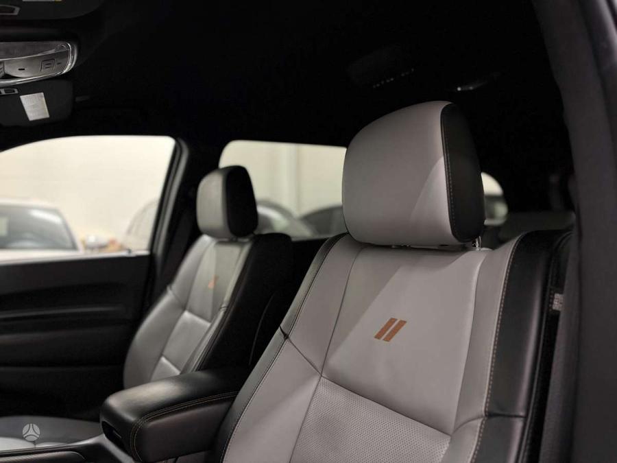 White Dodge Durango 2022 in Vilnius, with an engine capacity of 5.65 L and mileage of 104 thousand km for 36500 €, photo 15 on AUTOMOTO.COM.LV