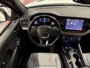 White Dodge Durango 2022 in Vilnius, with an engine capacity of 5.65 L and mileage of 104 thousand km for 36500 €, photo 19 on AUTOMOTO.COM.LV