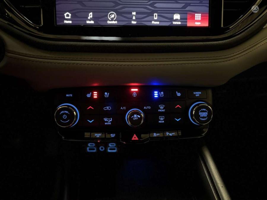 White Dodge Durango 2022 in Vilnius, with an engine capacity of 5.65 L and mileage of 104 thousand km for 36500 €, photo 23 on AUTOMOTO.COM.LV
