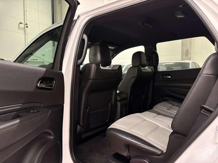 White Dodge Durango 2022 in Vilnius, with an engine capacity of 5.65 L and mileage of 104 thousand km for 36500 €, photo 29 on AUTOMOTO.COM.LV