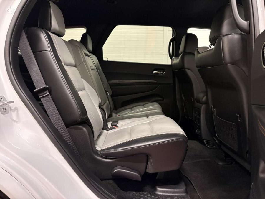 White Dodge Durango 2022 in Vilnius, with an engine capacity of 5.65 L and mileage of 104 thousand km for 36500 €, photo 30 on AUTOMOTO.COM.LV