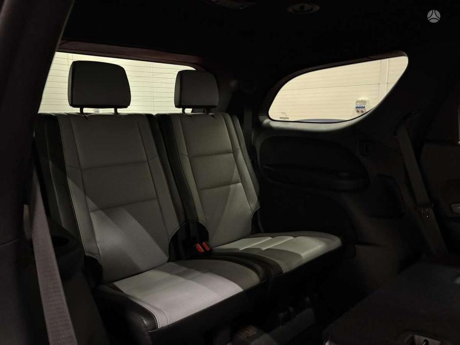 White Dodge Durango 2022 in Vilnius, with an engine capacity of 5.65 L and mileage of 104 thousand km for 36500 €, photo 31 on AUTOMOTO.COM.LV