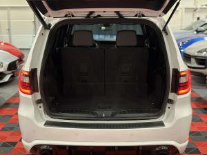 White Dodge Durango 2022 in Vilnius, with an engine capacity of 5.65 L and mileage of 104 thousand km for 36500 €, photo 32 on AUTOMOTO.COM.LV