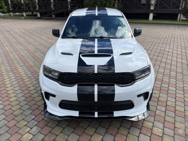 White Dodge Durango 2023 in Plunge, with an engine capacity of 5.70 L and mileage of 8 thousand km for 41140 €, photo 4 on AUTOMOTO.COM.LV