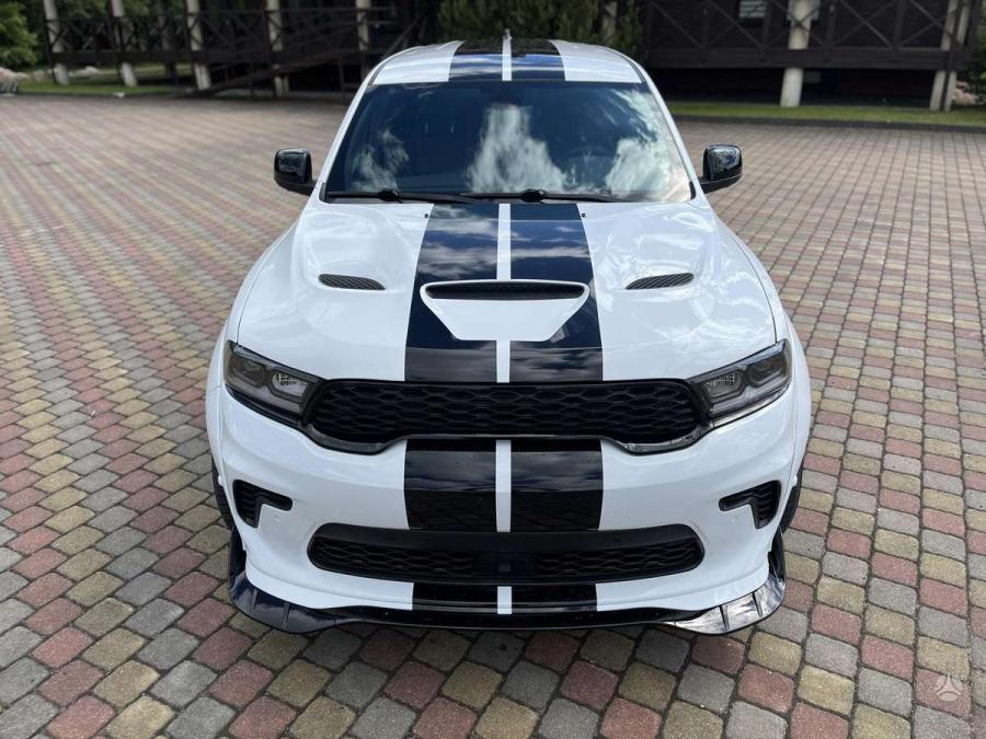 White Dodge Durango 2023 in Plunge, with an engine capacity of 5.70 L and mileage of 8 thousand km for 41140 €, photo 5 on AUTOMOTO.COM.LV