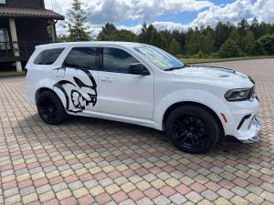 White Dodge Durango 2023 in Plunge, with an engine capacity of 5.70 L and mileage of 8 thousand km for 41140 €, photo 7 on AUTOMOTO.COM.LV