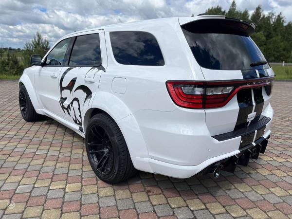 White Dodge Durango 2023 in Plunge, with an engine capacity of 5.70 L and mileage of 8 thousand km for 41140 €, photo 10 on AUTOMOTO.COM.LV